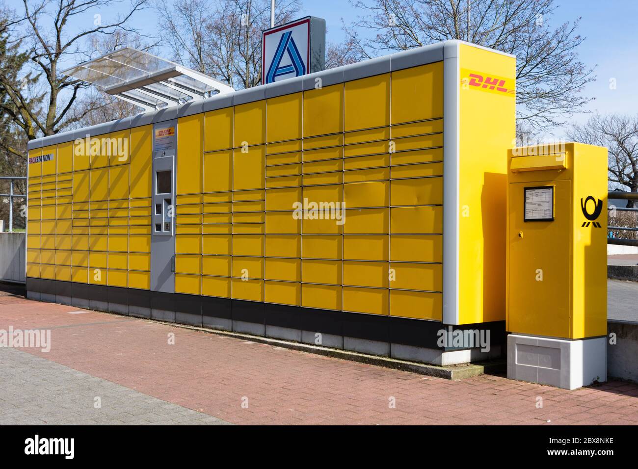 Parcels transport service hi-res stock photography and images - Alamy