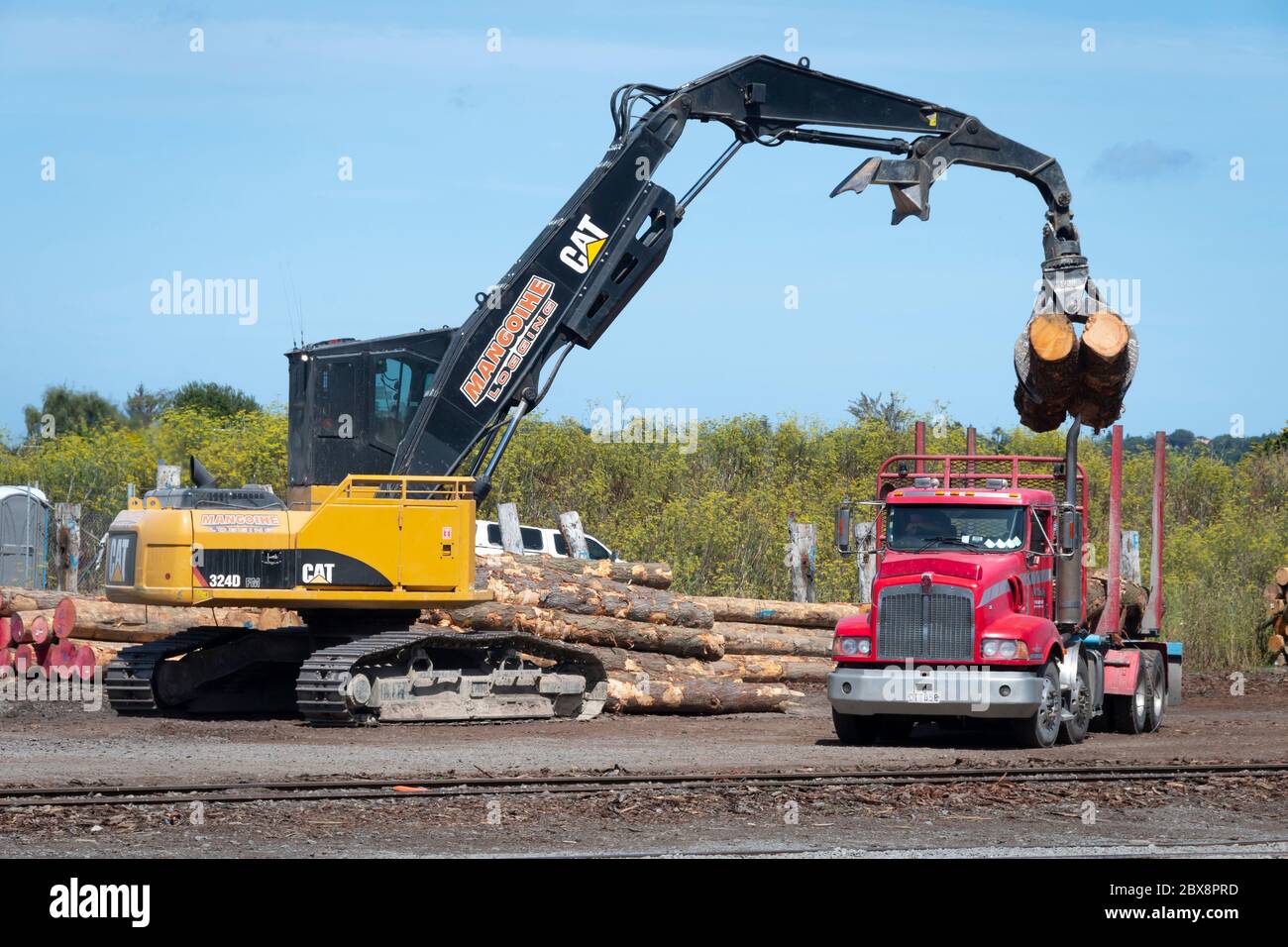 Log unloading hi-res stock photography and images - Alamy
