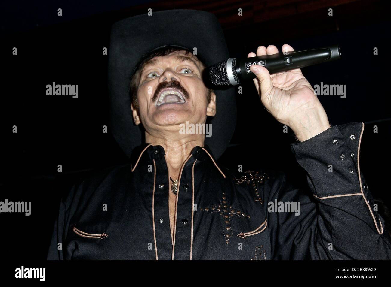 Singing y m c a hi-res stock photography and images - Alamy