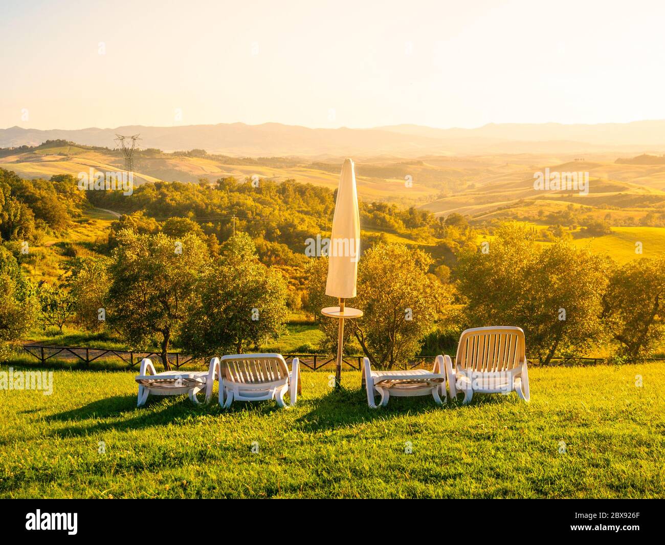 Tuscan villa garden hi-res stock photography and images - Alamy