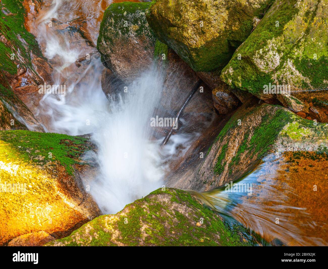 Small waterfall between stones hi-res stock photography and images - Alamy