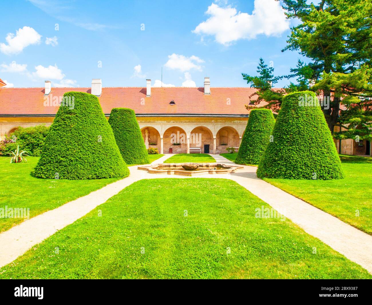 Renaissance garden architecture hi-res stock photography and images - Alamy