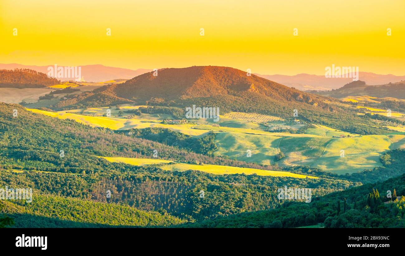 Hilly landscape at sunset hi-res stock photography and images - Alamy