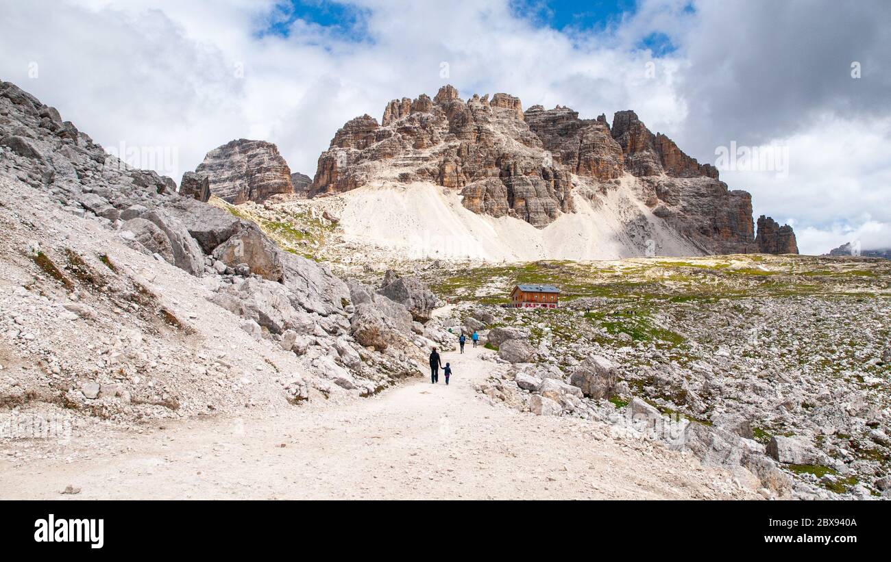Lavaredo mountain hut, aka Rifugio Lavaredo, at Tre Cime massive ...