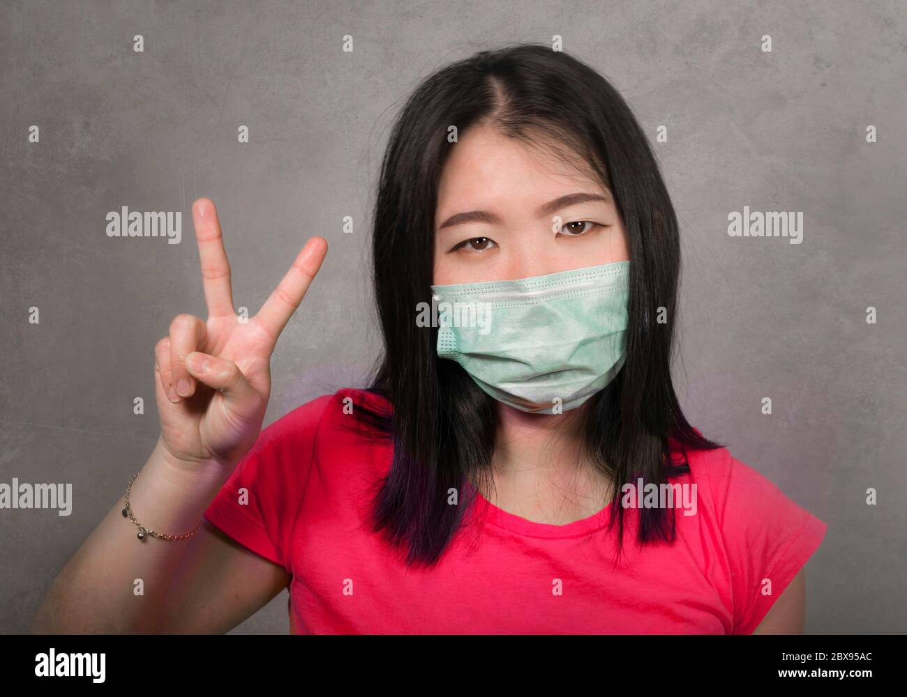 Japanese girl peace sign hi-res stock photography and images - Alamy