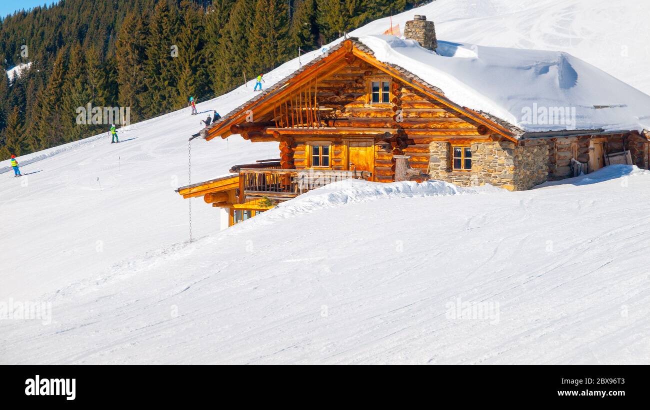 Alpine chalet hi-res stock photography and images - Alamy