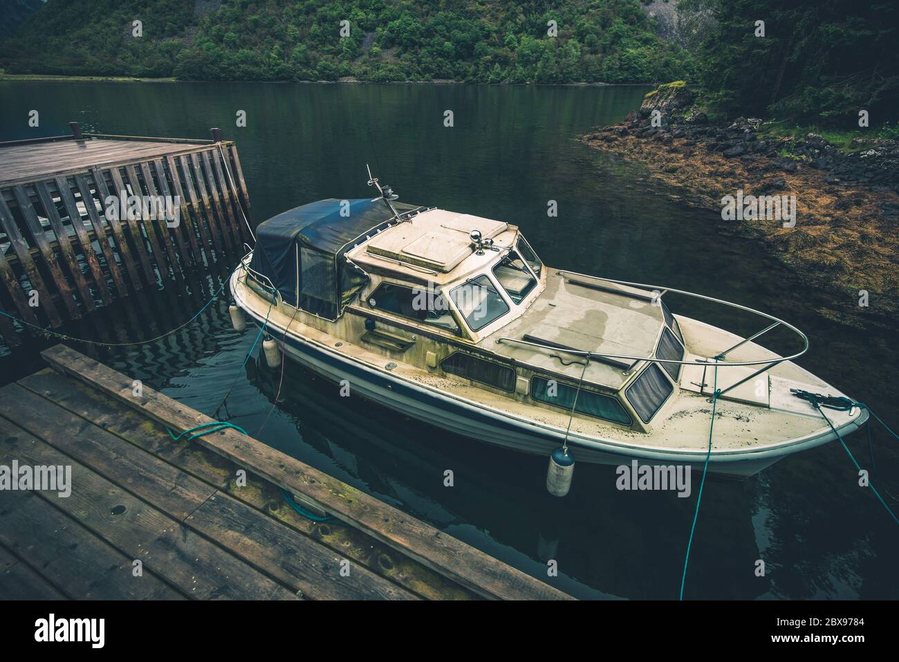 Dirty boat hi-res stock photography and images - Alamy