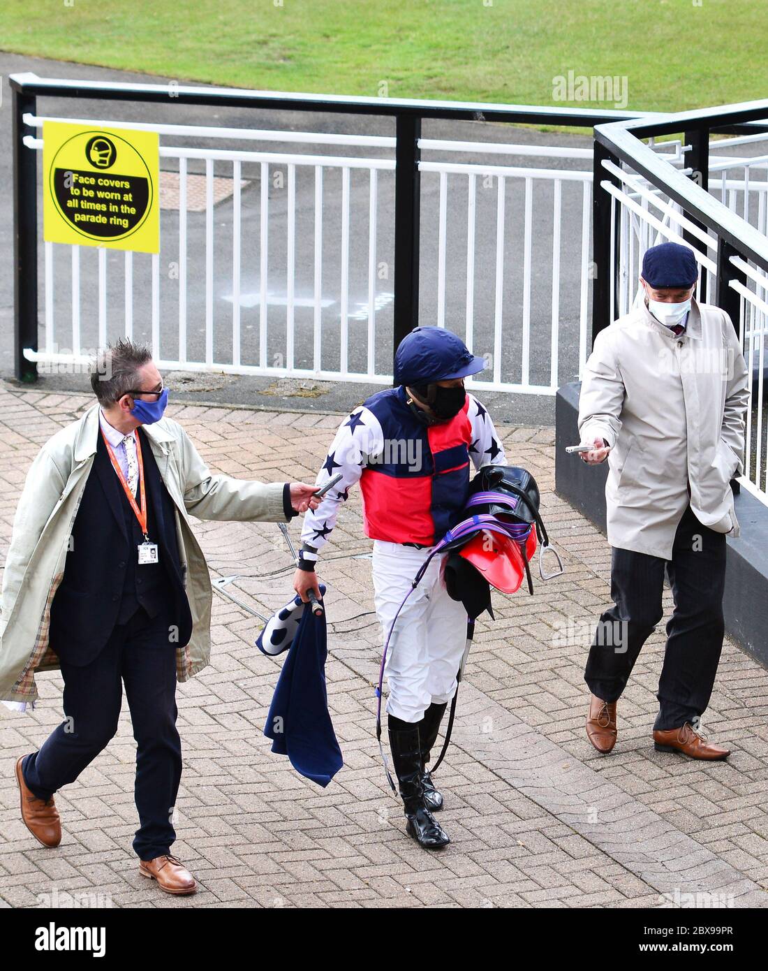 Nick robson interviewing tony hamilton hi-res stock photography and ...