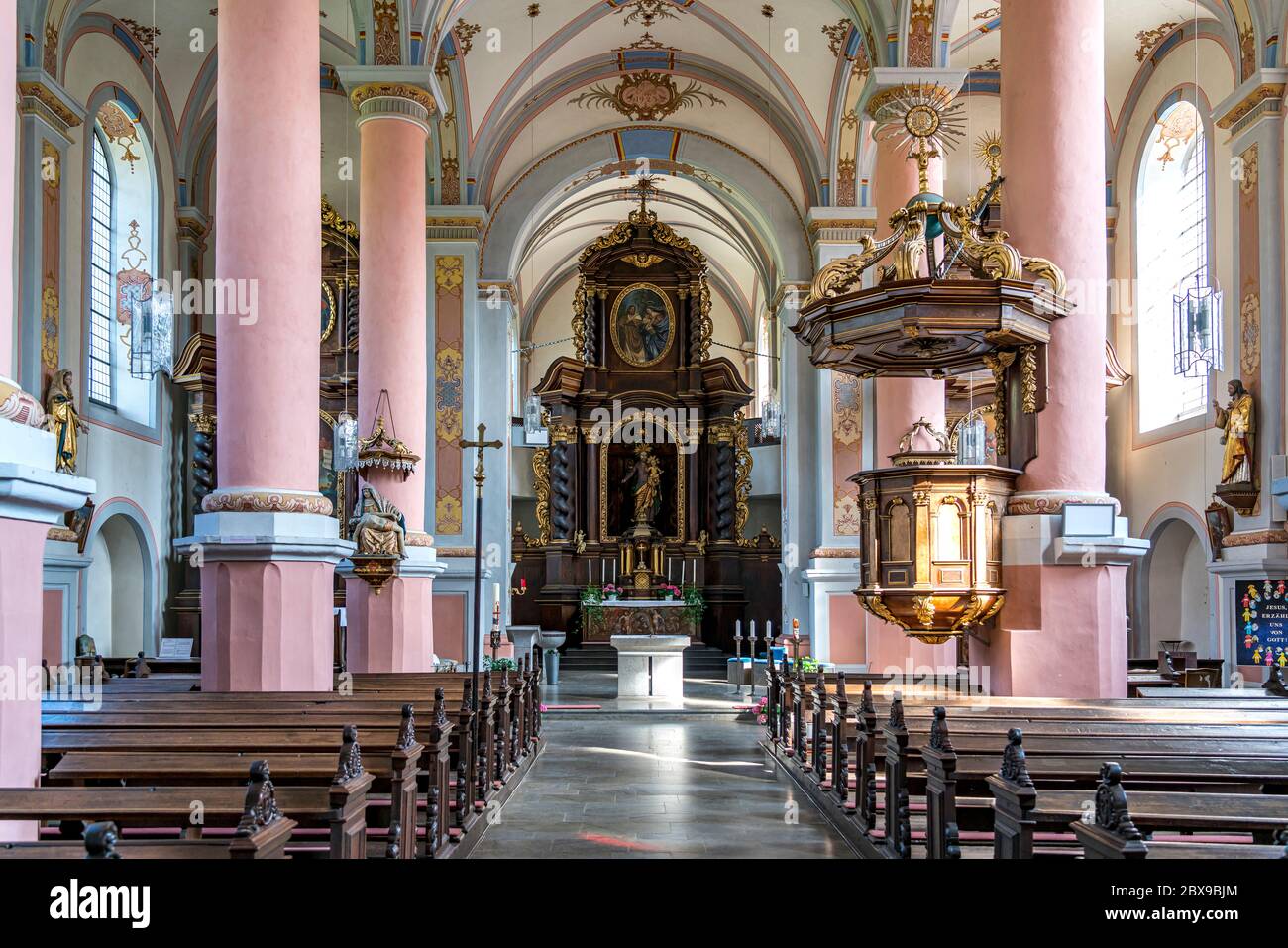 Innenraum der barocken Karmeliterkirche St. Josef Beilstein, Rheinland ...