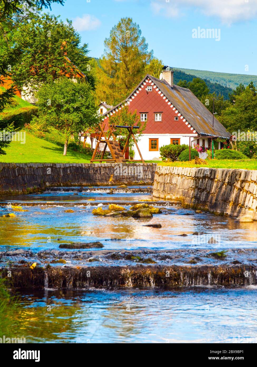 Garden stone trough water hi-res stock photography and images - Alamy