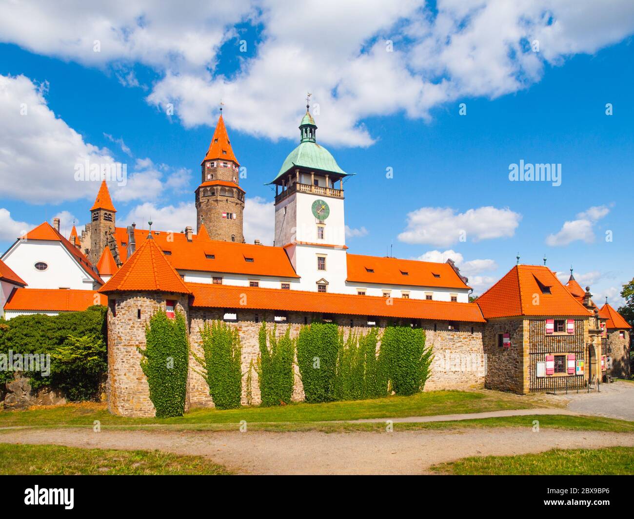 Romantic medieval hi-res stock photography and images - Alamy