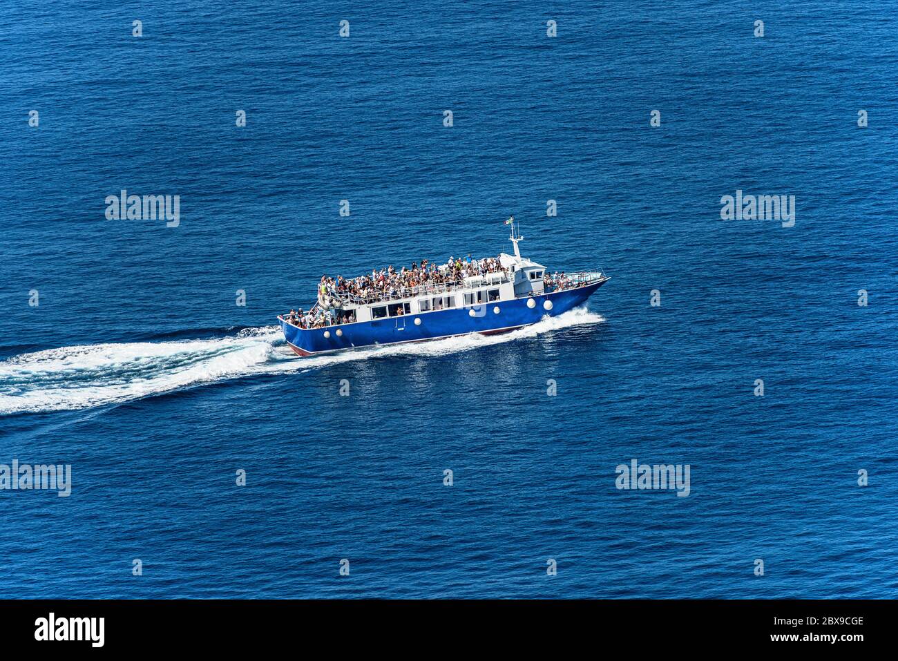 Cinque terre ferry boat hi-res stock photography and images - Alamy