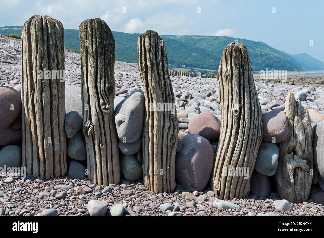 Stones wedged in breakwater hi-res stock photography and images - Alamy