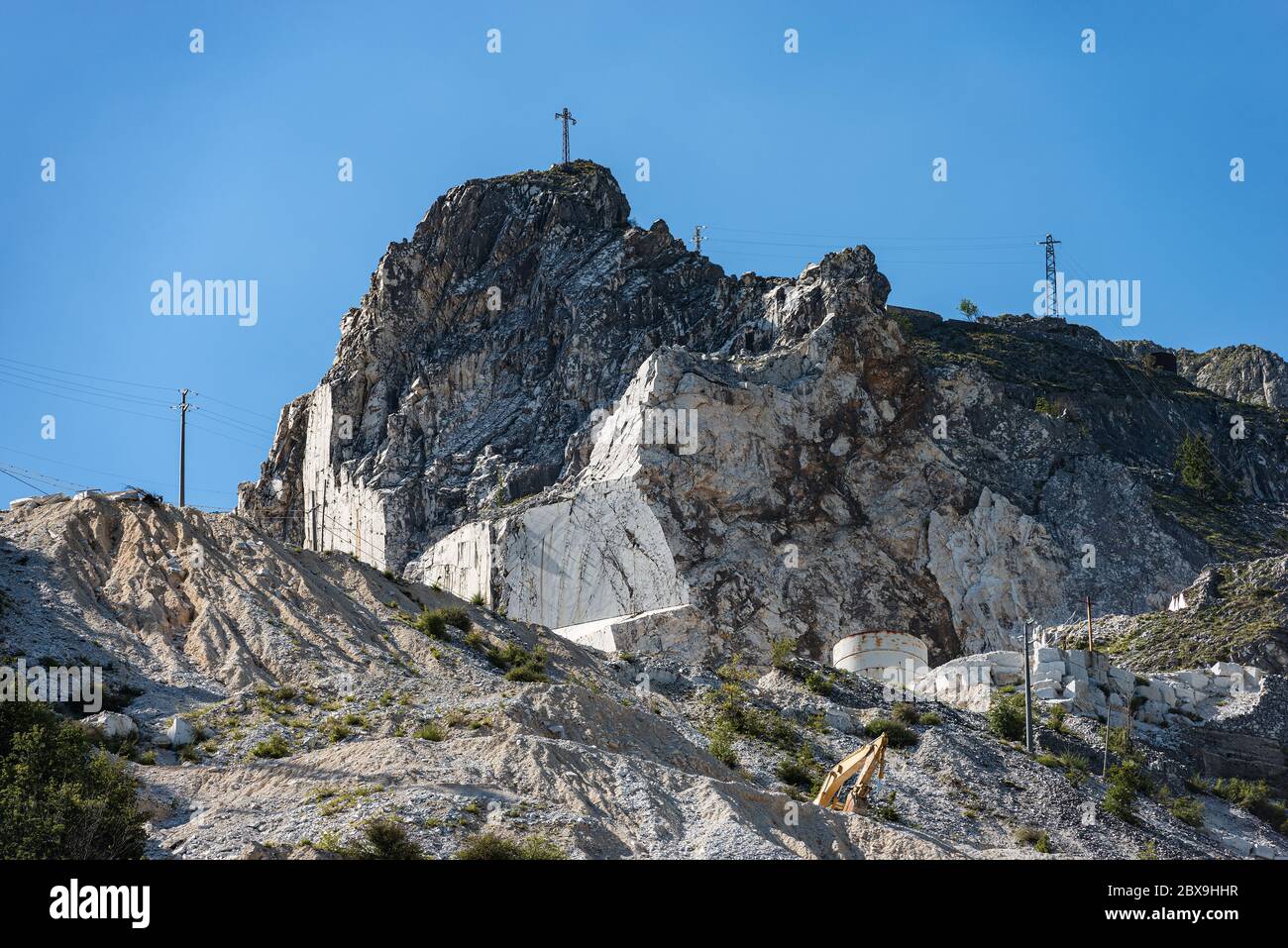 Famous quarries of white Carrara marble in the Apuan Alps, Tuscany ...