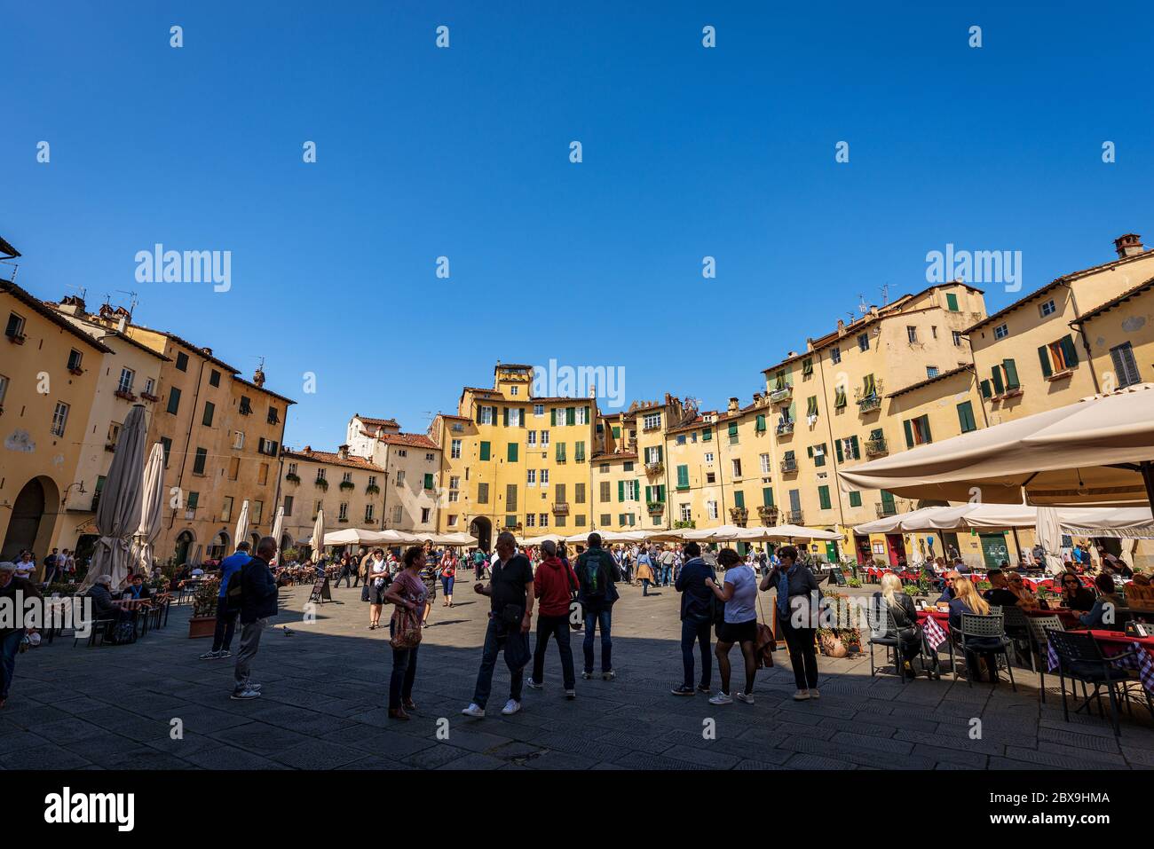 Tourists visit the ancient Town square (Piazza dell’Anfiteatro ...