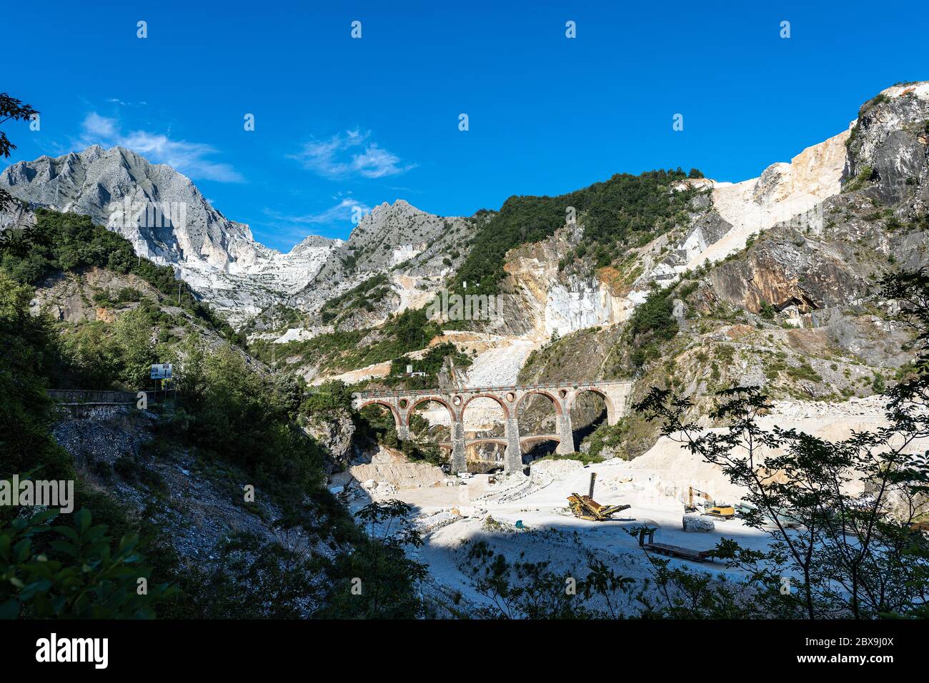 Carrara marble quarries hi-res stock photography and images - Alamy