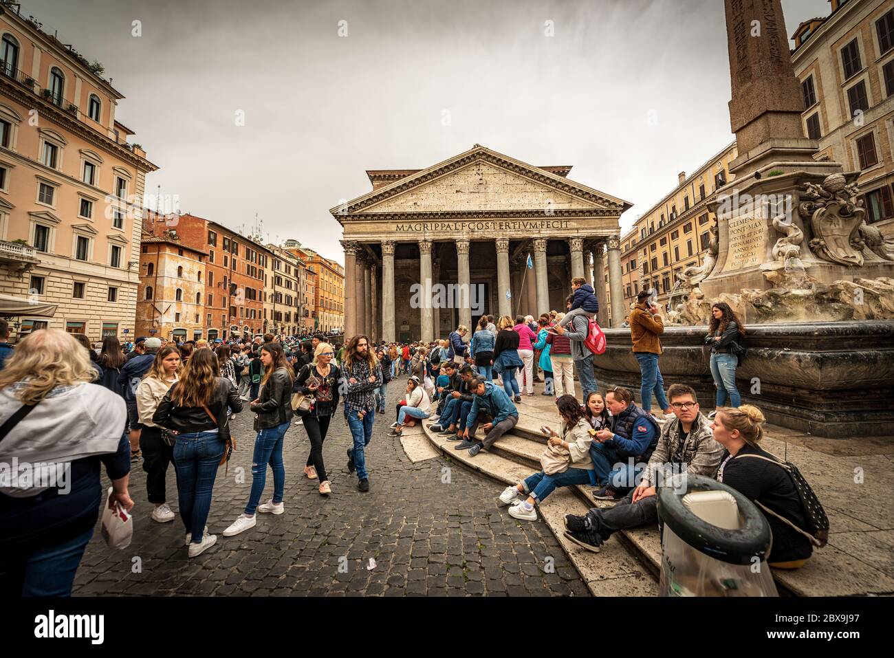 Large group of tourists in front of the Pantheon, Ancient Roman temple ...