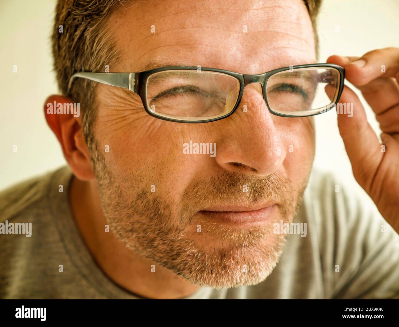 Vision correcting hi-res stock photography and images - Alamy