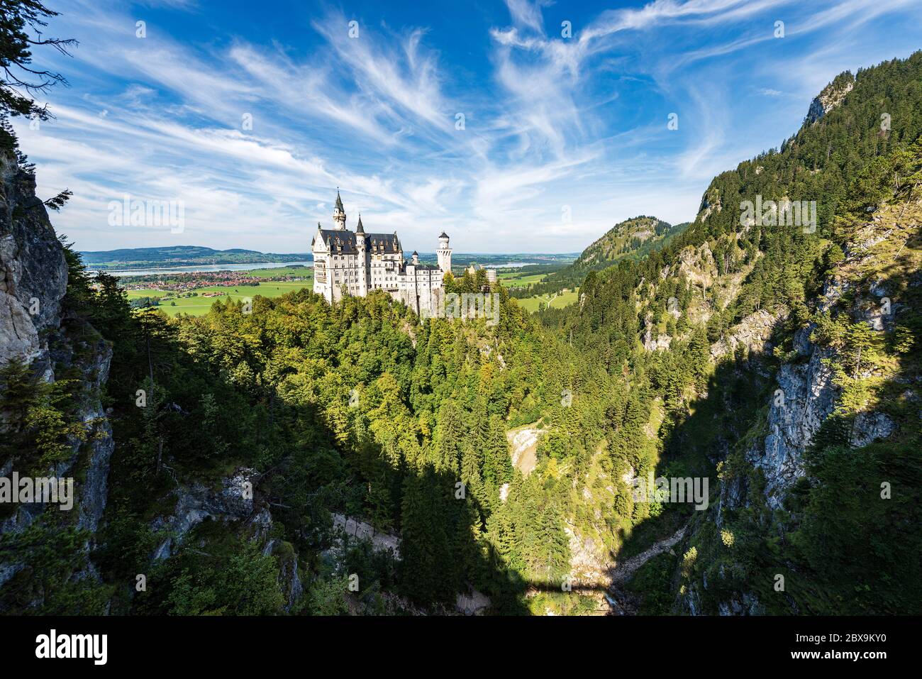 Neuschwanstein Castle (New Swanstone Castle - Schloss Neuschwanstein ...