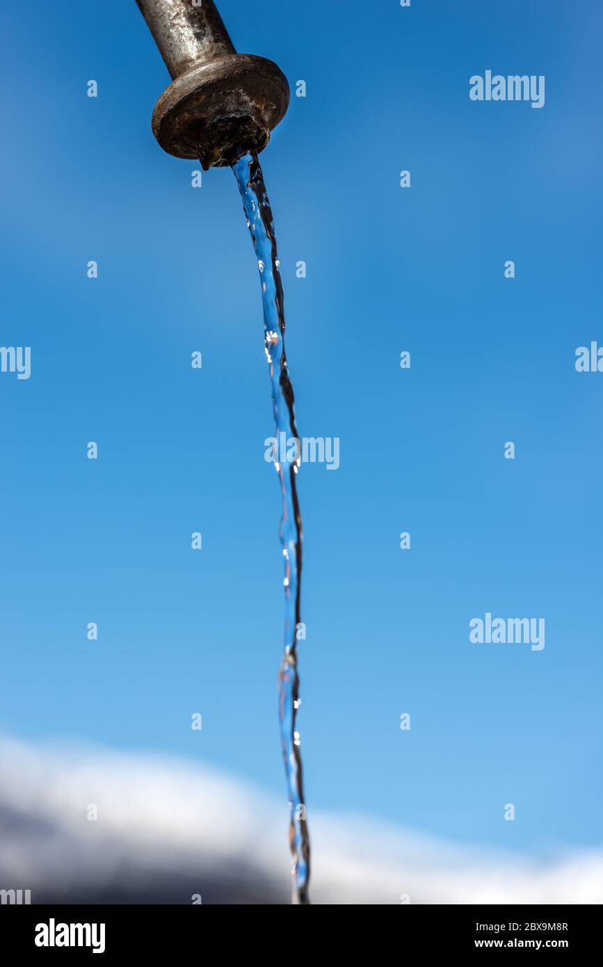 Drinking water from a metallic tap hi-res stock photography and images ...