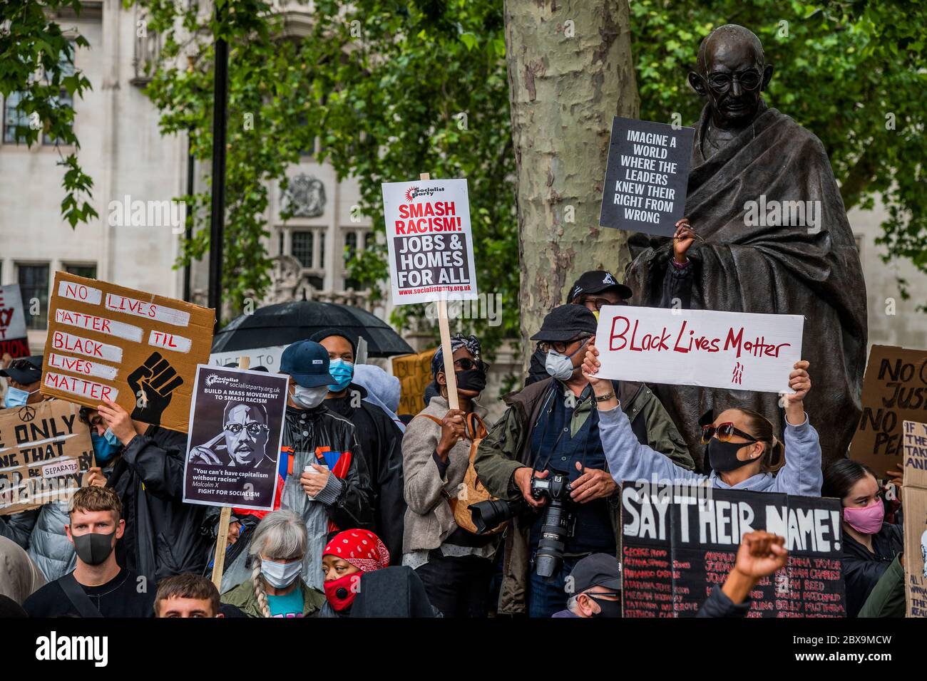 Statue justice mask hi-res stock photography and images - Alamy