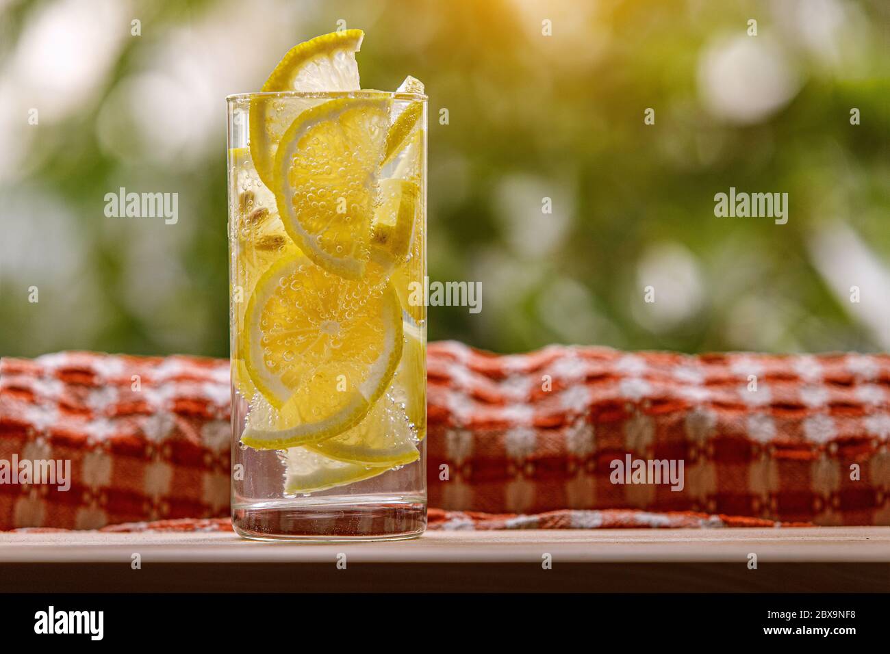 Citrus lemonade in garden setting, summer drink Stock Photo - Alamy
