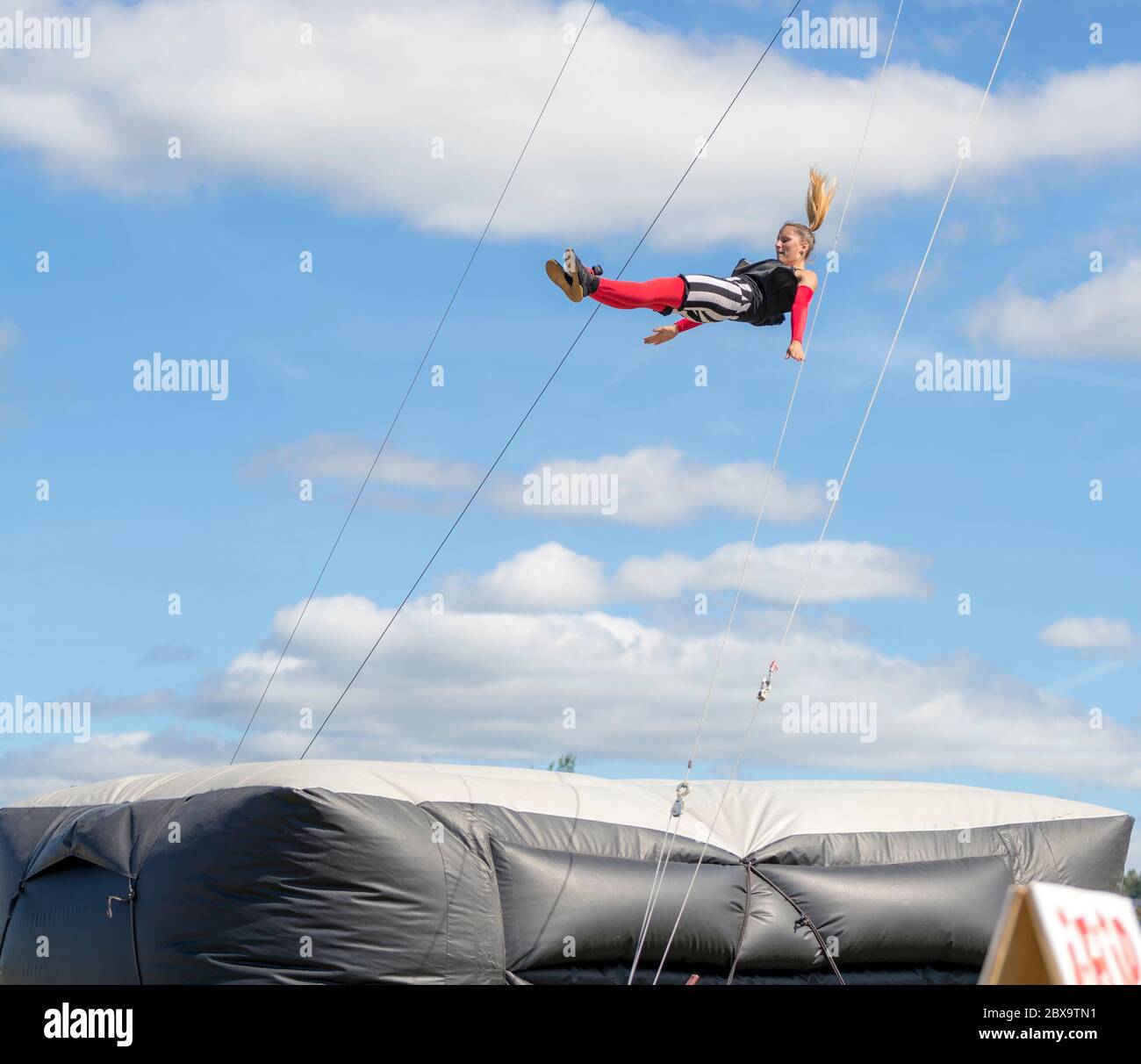 Circus acrobat costume hi-res stock photography and images - Alamy