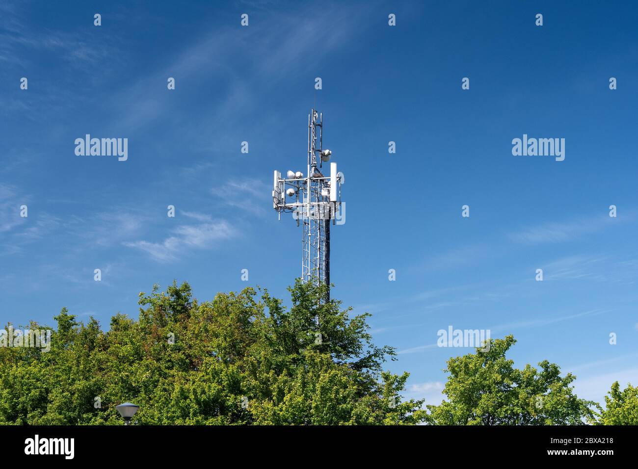 Telephone mobile mast uk 5g hi-res stock photography and images - Alamy