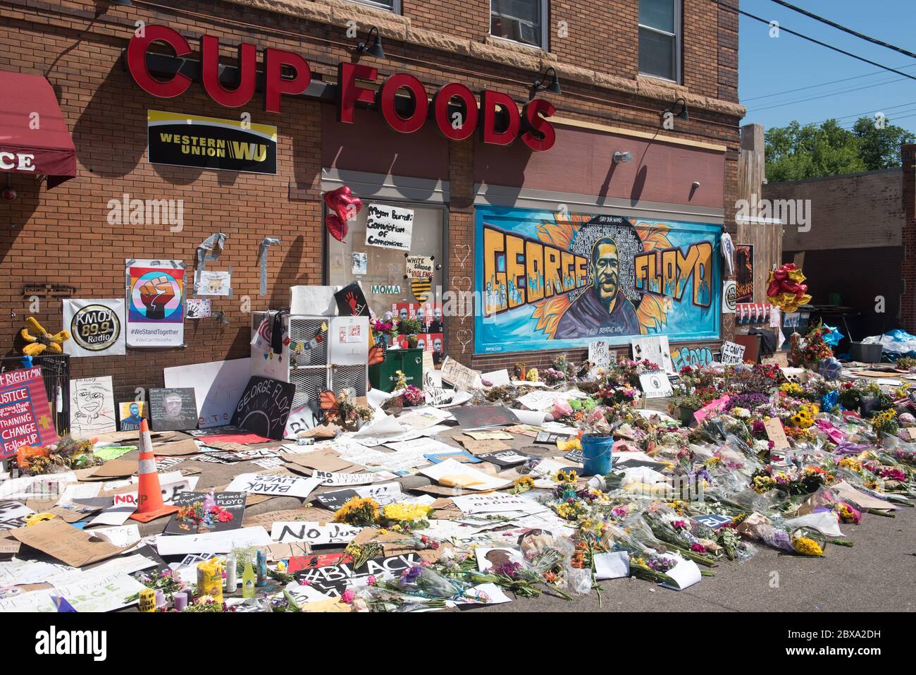 George floyd cup foods minneapolis hi-res stock photography and images ...