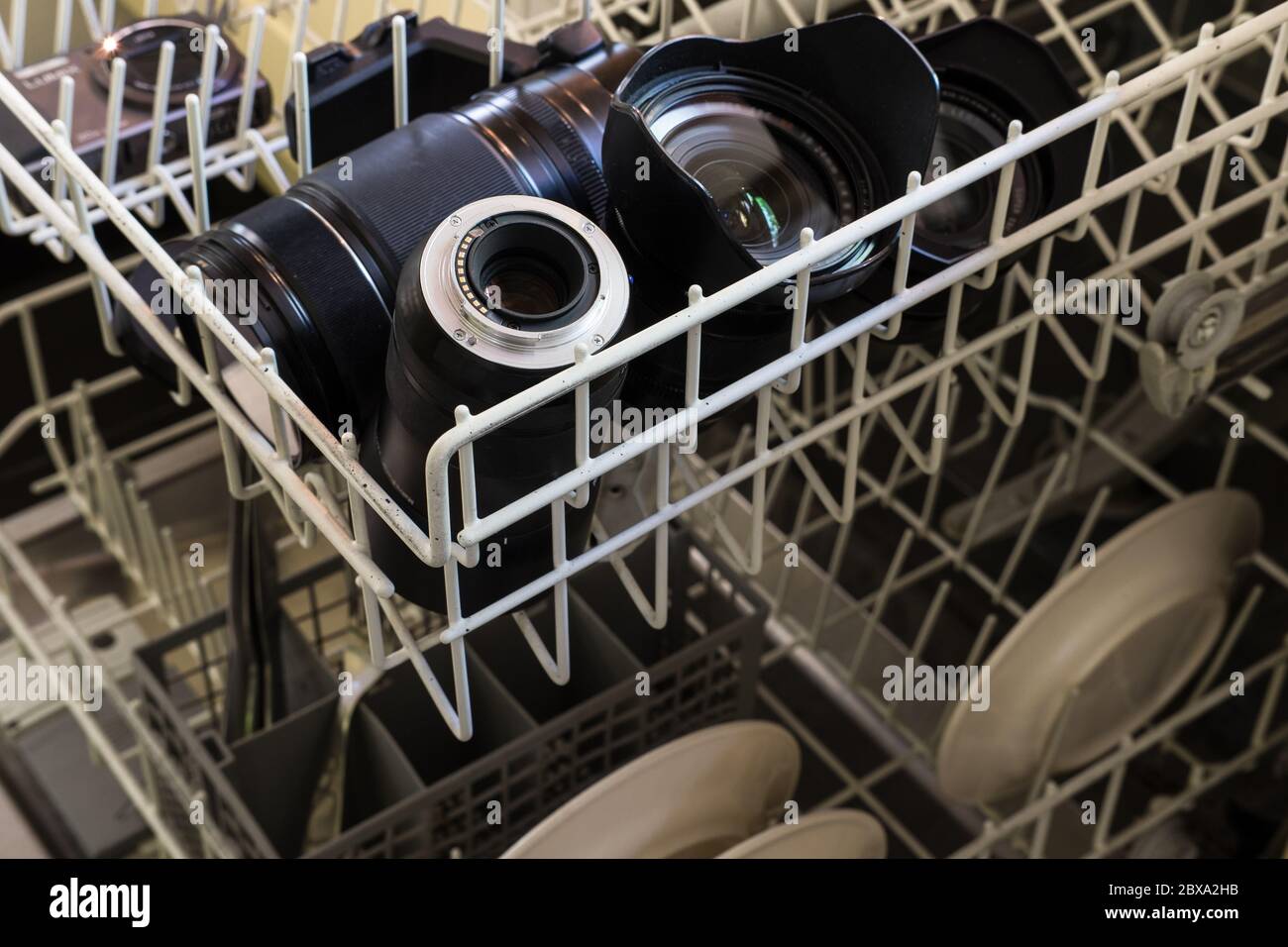 Cleaning camera and lenses in the dishwasher. It is recommended not to ...