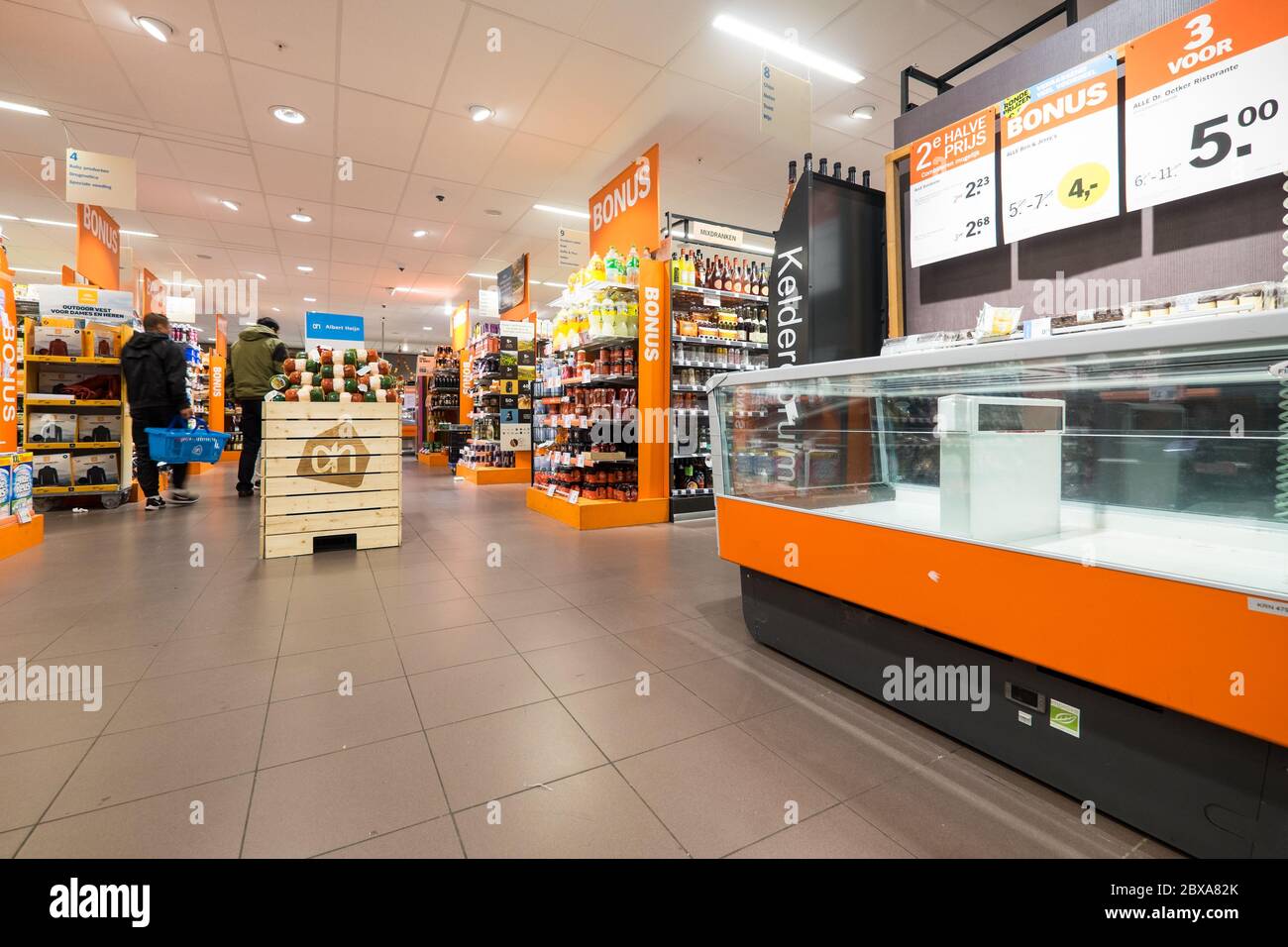 Albert heijn supermarket shop rotterdam hi-res stock photography and ...