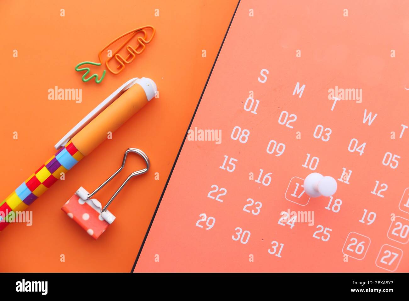 deadline concept with push pin on calendar date Stock Photo - Alamy