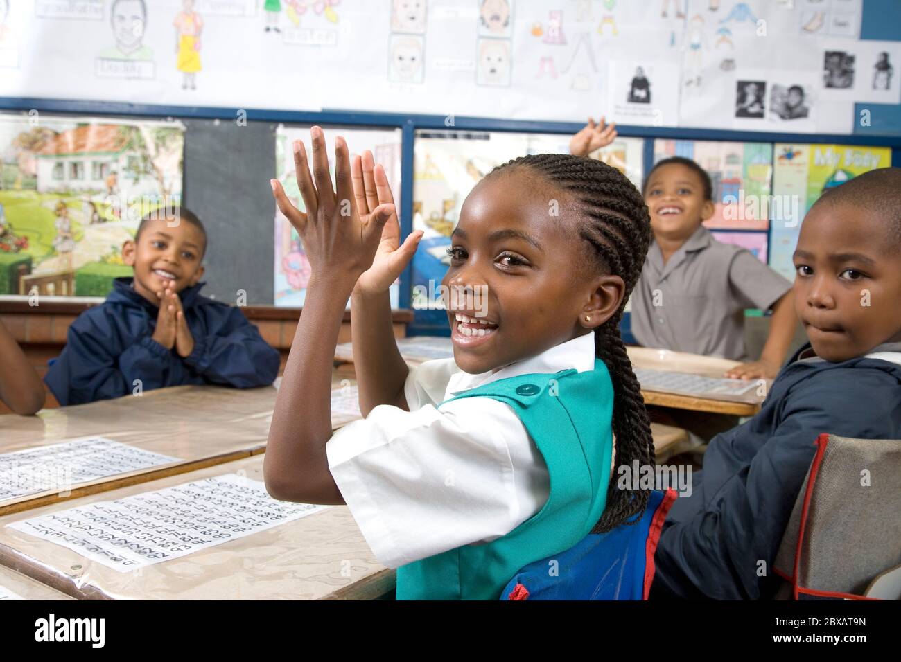 Children clapping hands in hi-res stock photography and images - Alamy