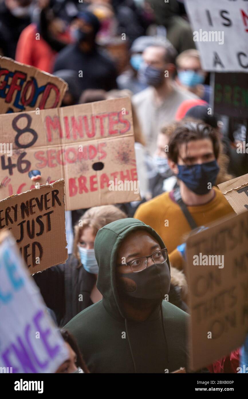 People wearing protest signs hi-res stock photography and images - Alamy