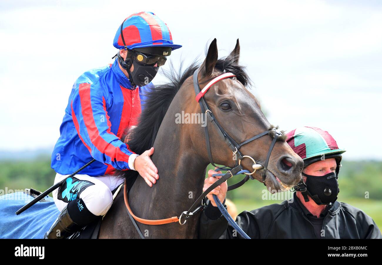 Horse loading hi-res stock photography and images - Alamy