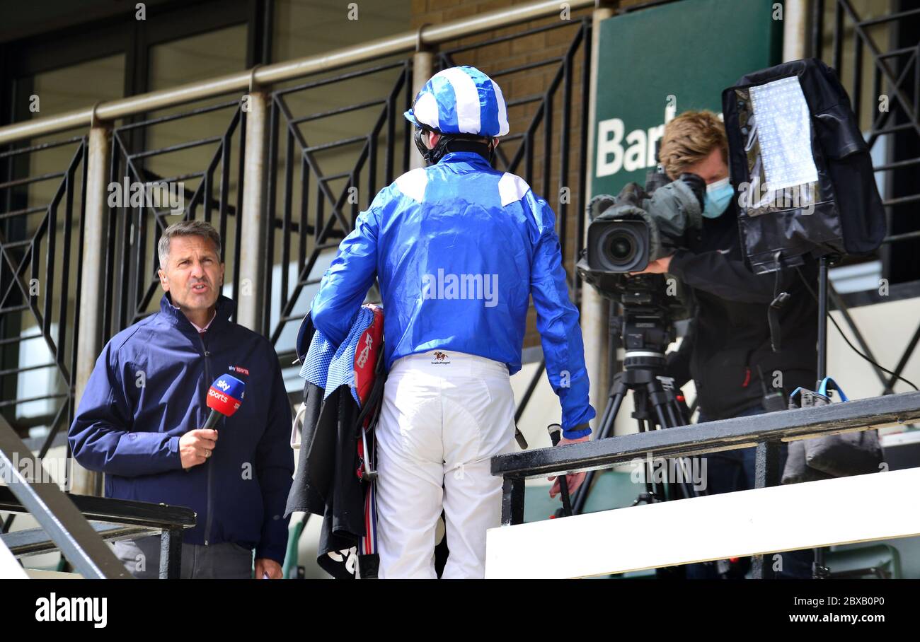 Simon Mapletoft of Sky Sports Racing interviewing Rab Havlin at ...