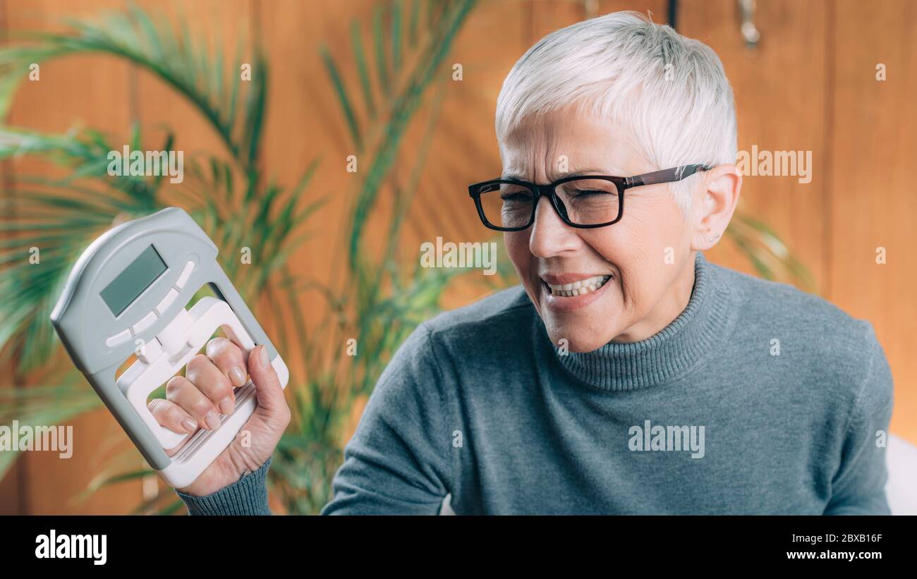 Hand dynamometer grip strength test Stock Photo - Alamy