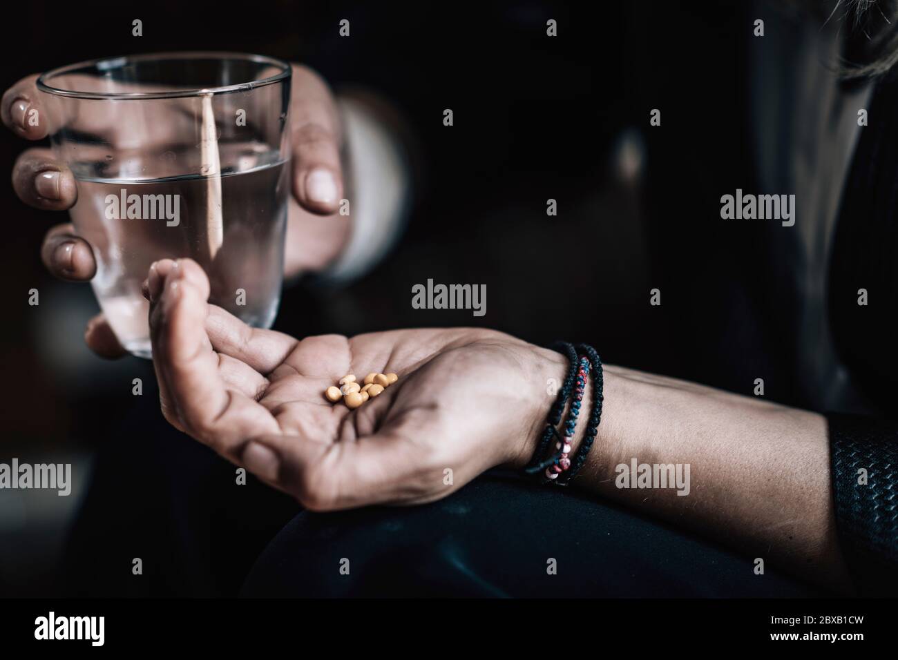 Overdosing hi-res stock photography and images - Alamy