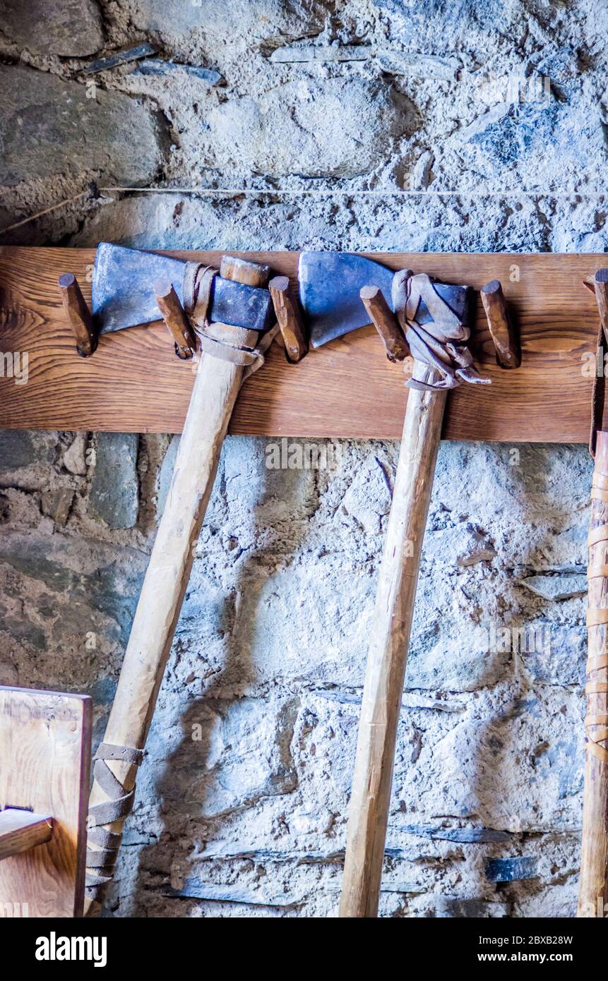 ancient cuisine, cooking tools and medieval medicine traditional tools ...