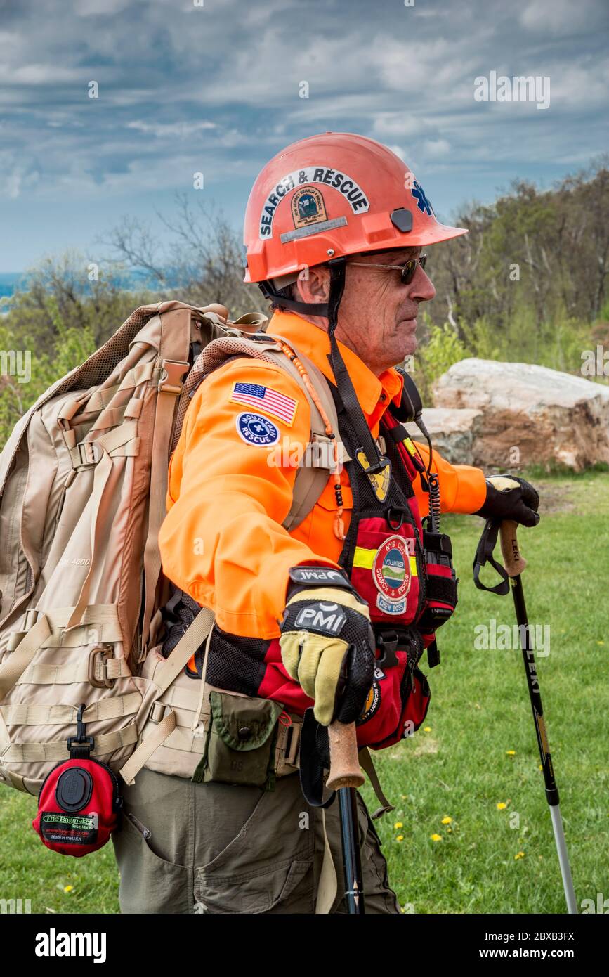 Rope rescue knots hi-res stock photography and images - Alamy