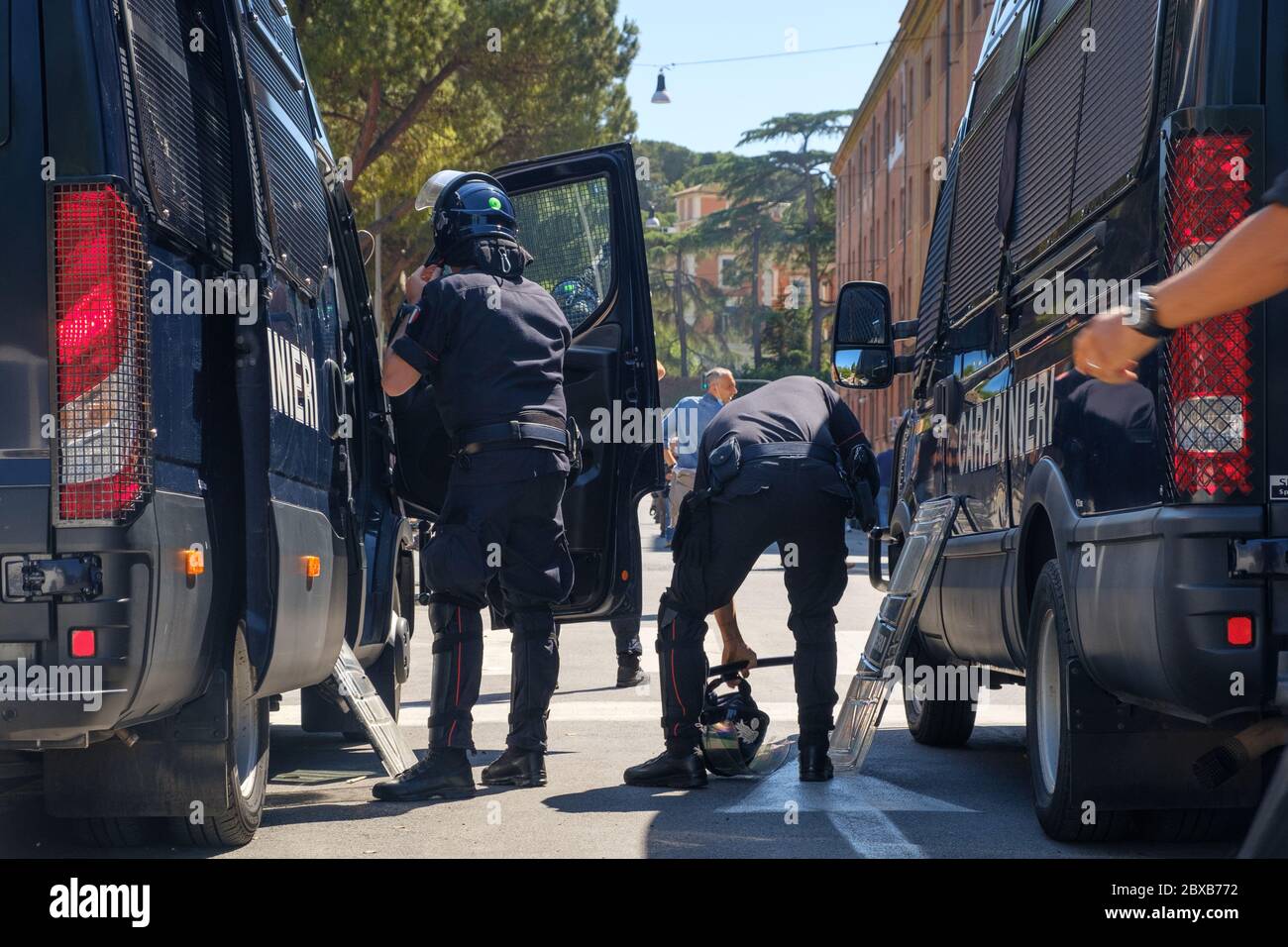 Anti sommossa hi-res stock photography and images - Alamy