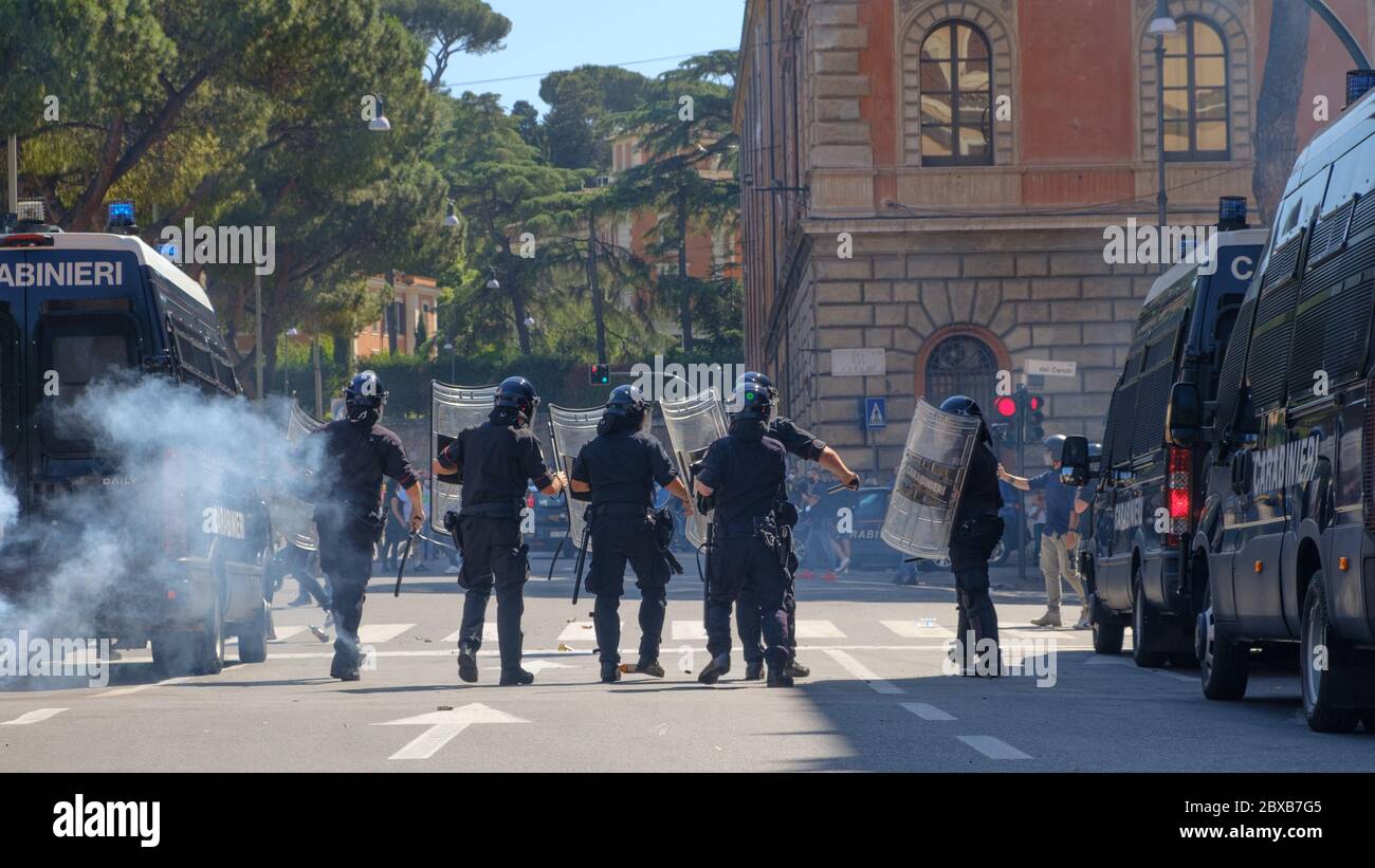 Police squad hi-res stock photography and images - Alamy