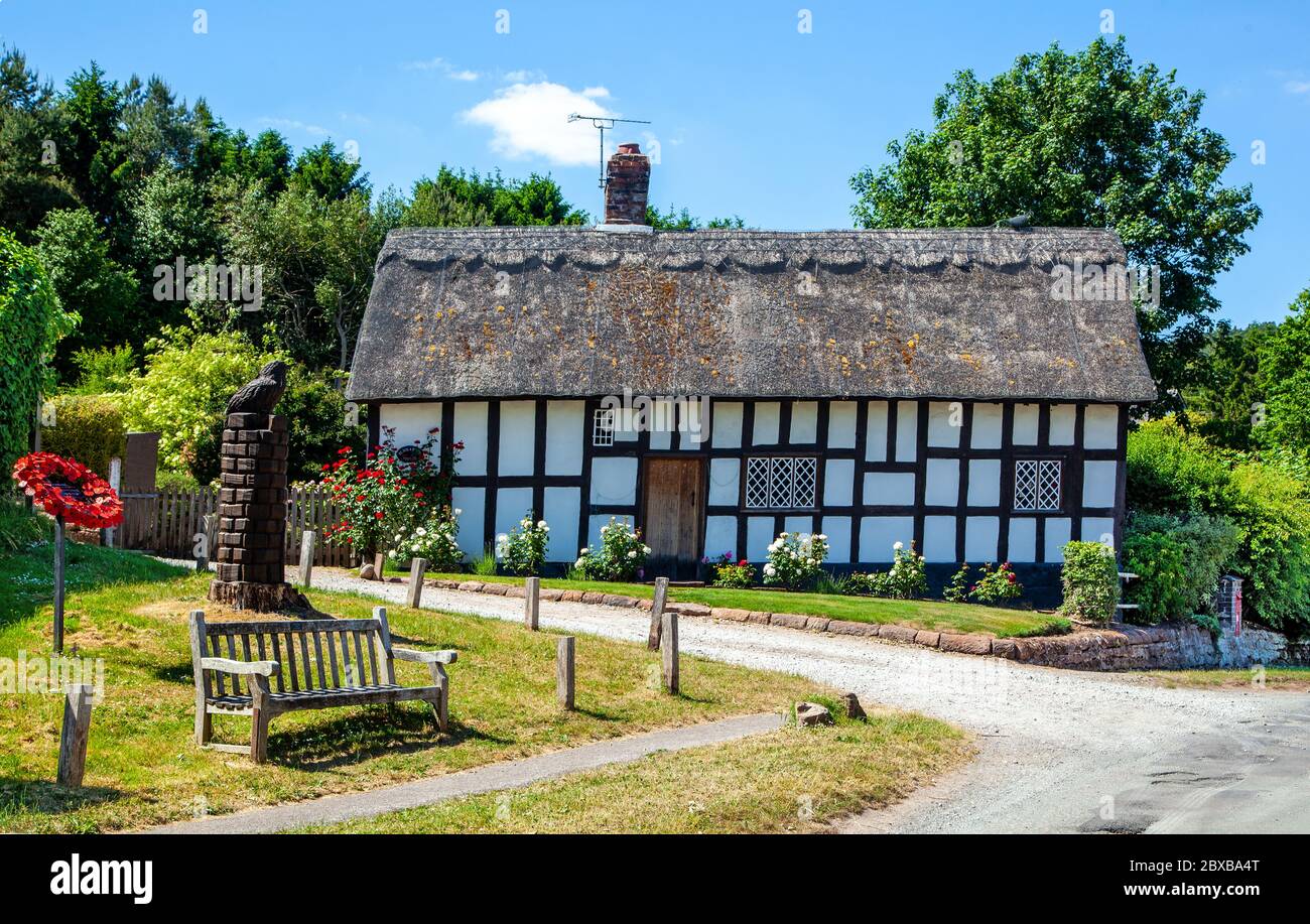 Cheshire cottage hi-res stock photography and images - Alamy