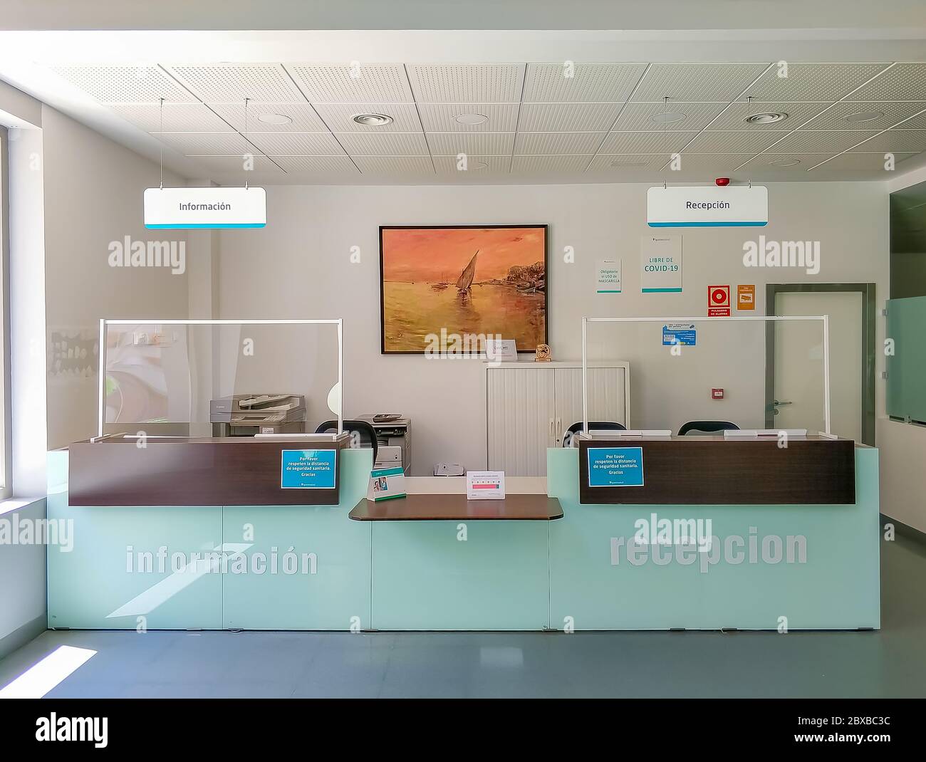 Information desk mall hi-res stock photography and images - Alamy
