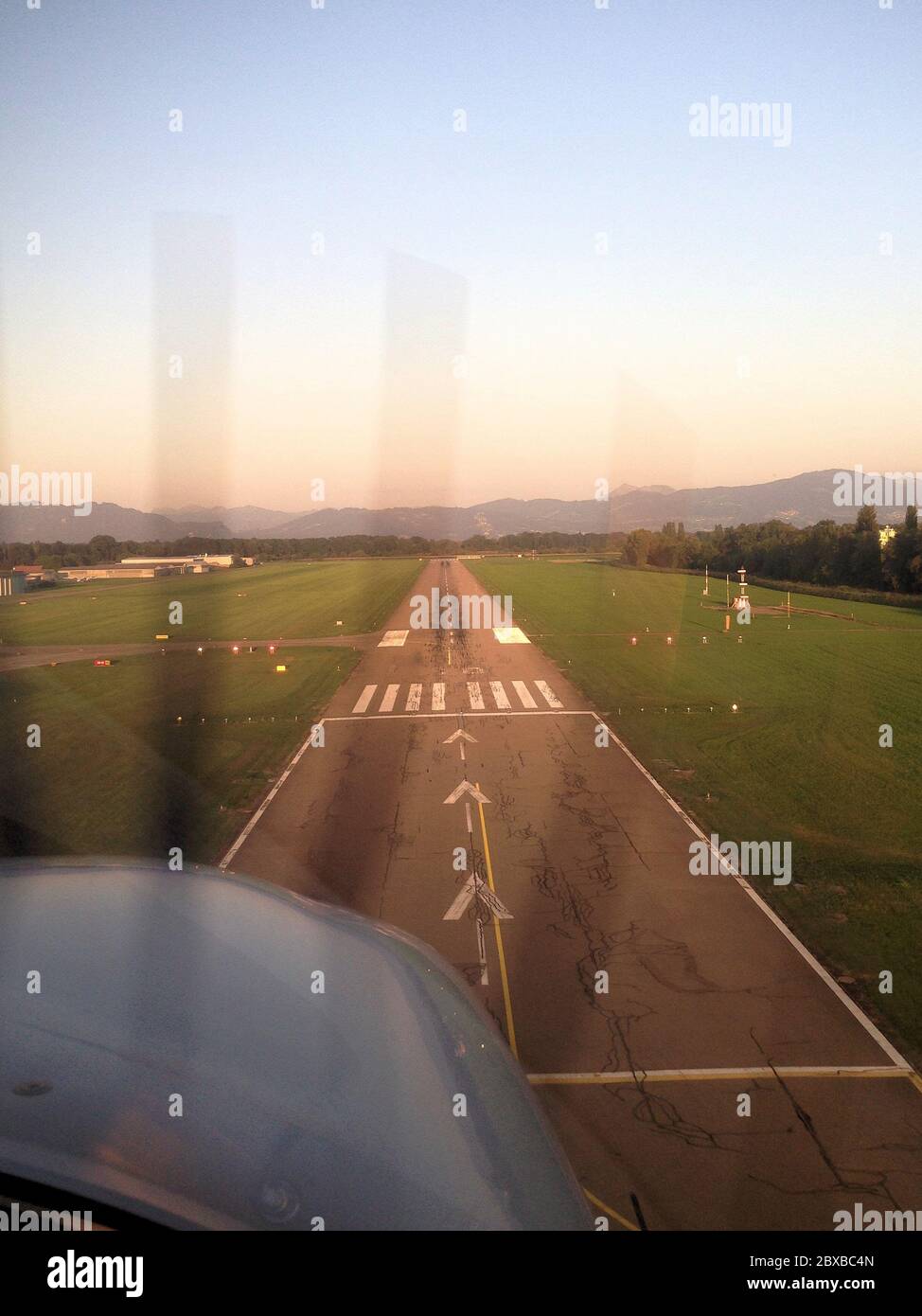 Land approach outside hi-res stock photography and images - Alamy