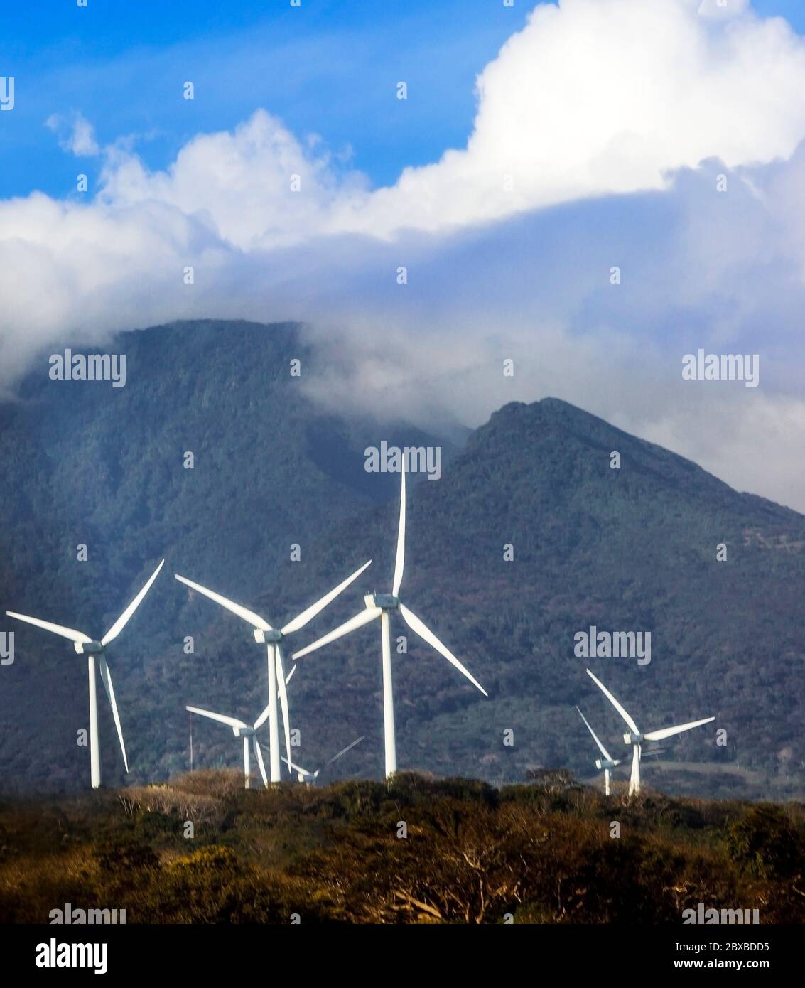 wind turbines, Cordillera de Guanacaste, volvanic mountain range in ...