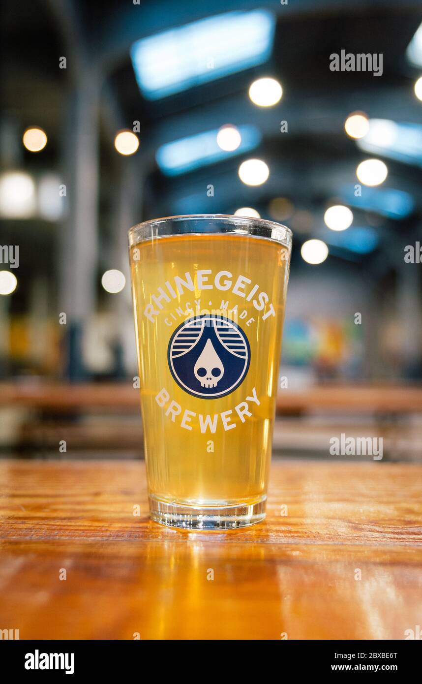 Brewery tour hi-res stock photography and images - Alamy