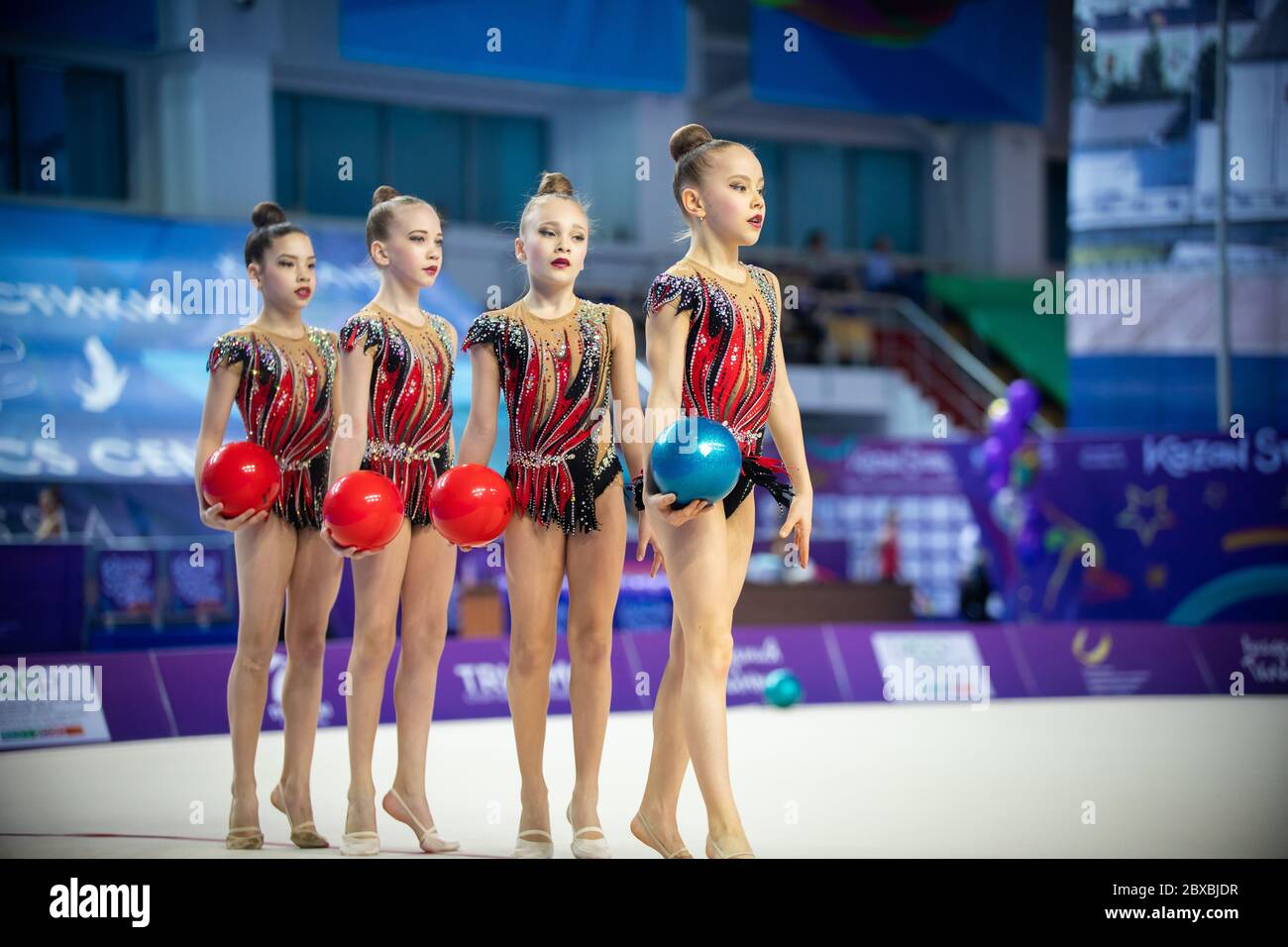 Teen girl gymnasts competition hi-res stock photography and images - Alamy