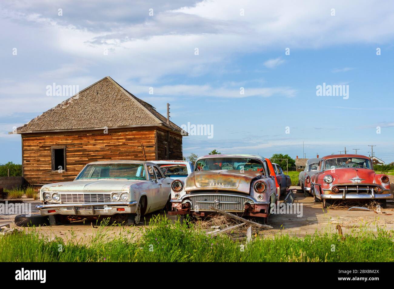 Run down cars hi-res stock photography and images - Alamy