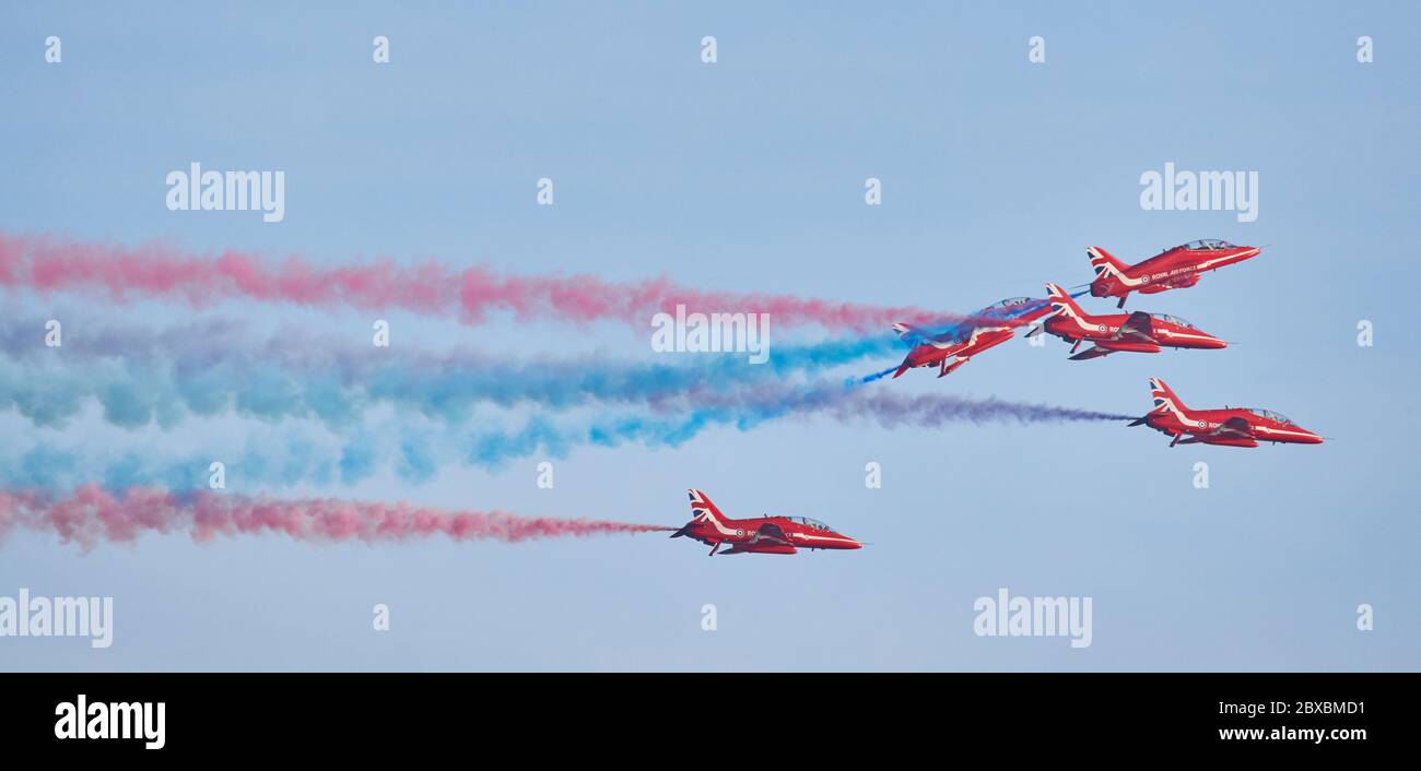 British royal air force red arrows hi-res stock photography and images ...